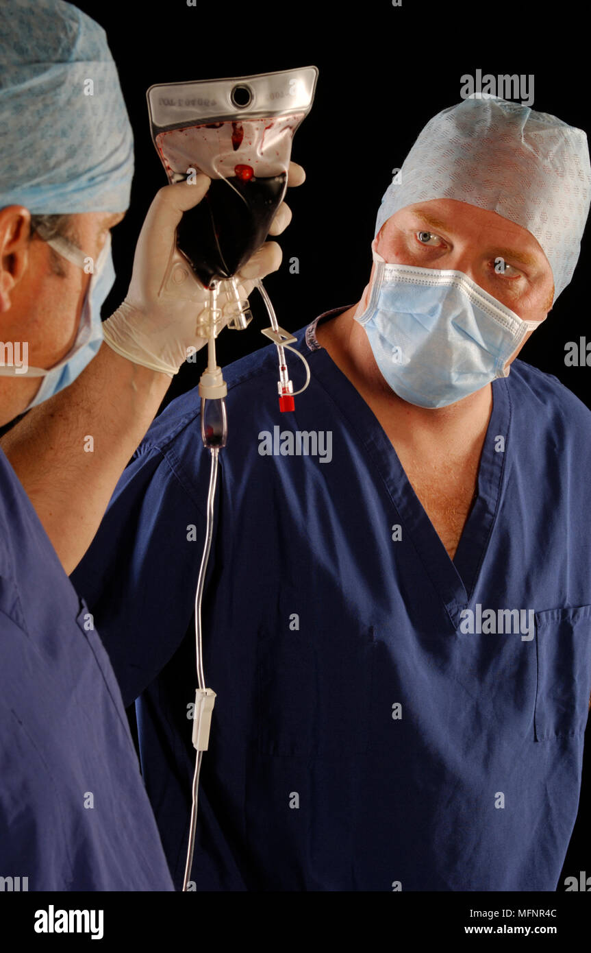 Nhs staff in an operating theatre hi-res stock photography and images ...