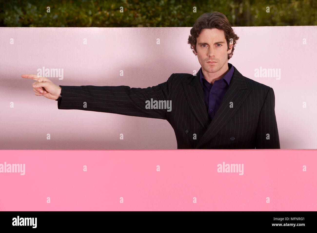 Man pointing right hi-res stock photography and images - Alamy