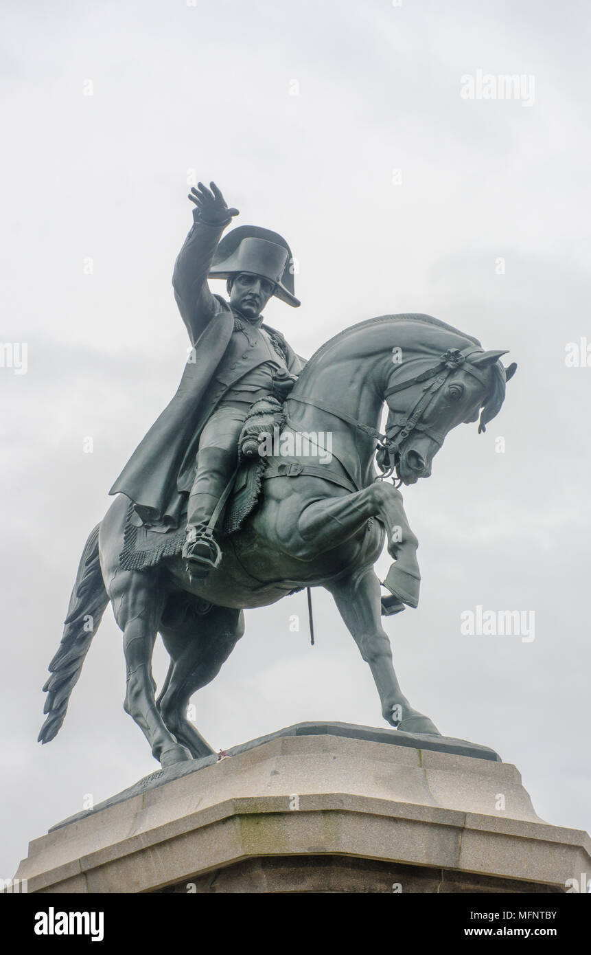 Napoleon napoleon bonaparte on horseback hi-res stock photography and ...