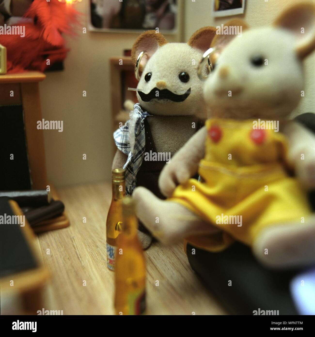 Gay doll mice couple Ref: CRB457 103646 0075 COMPULSORY CREDIT: Helen ...