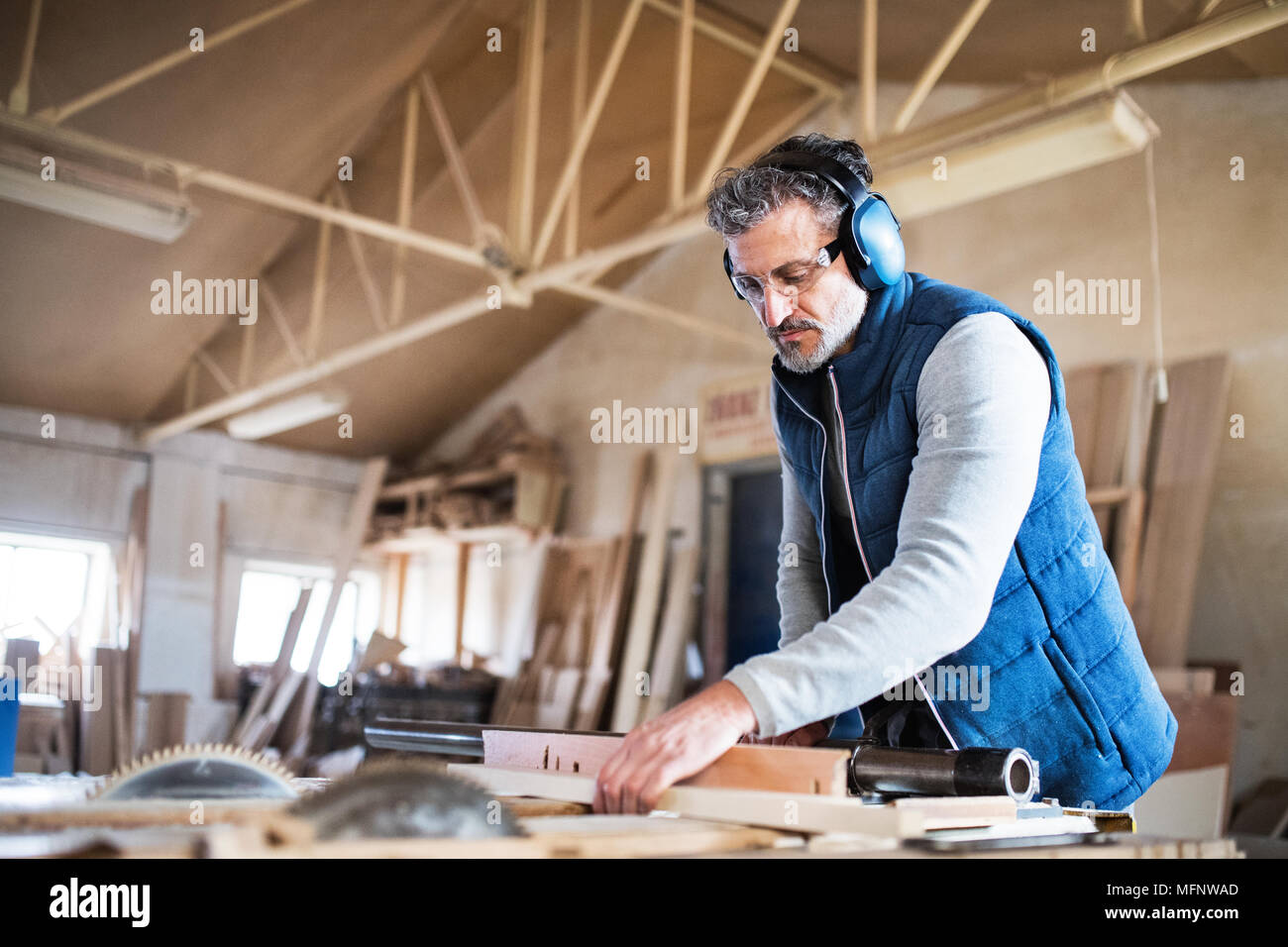 Working man work job blade hi-res stock photography and images - Alamy