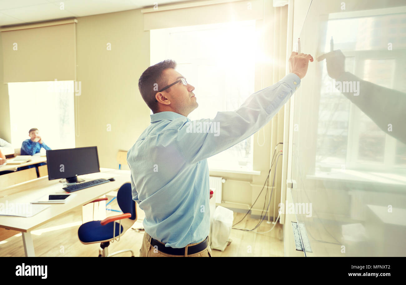 White middle school girl hi-res stock photography and images - Alamy