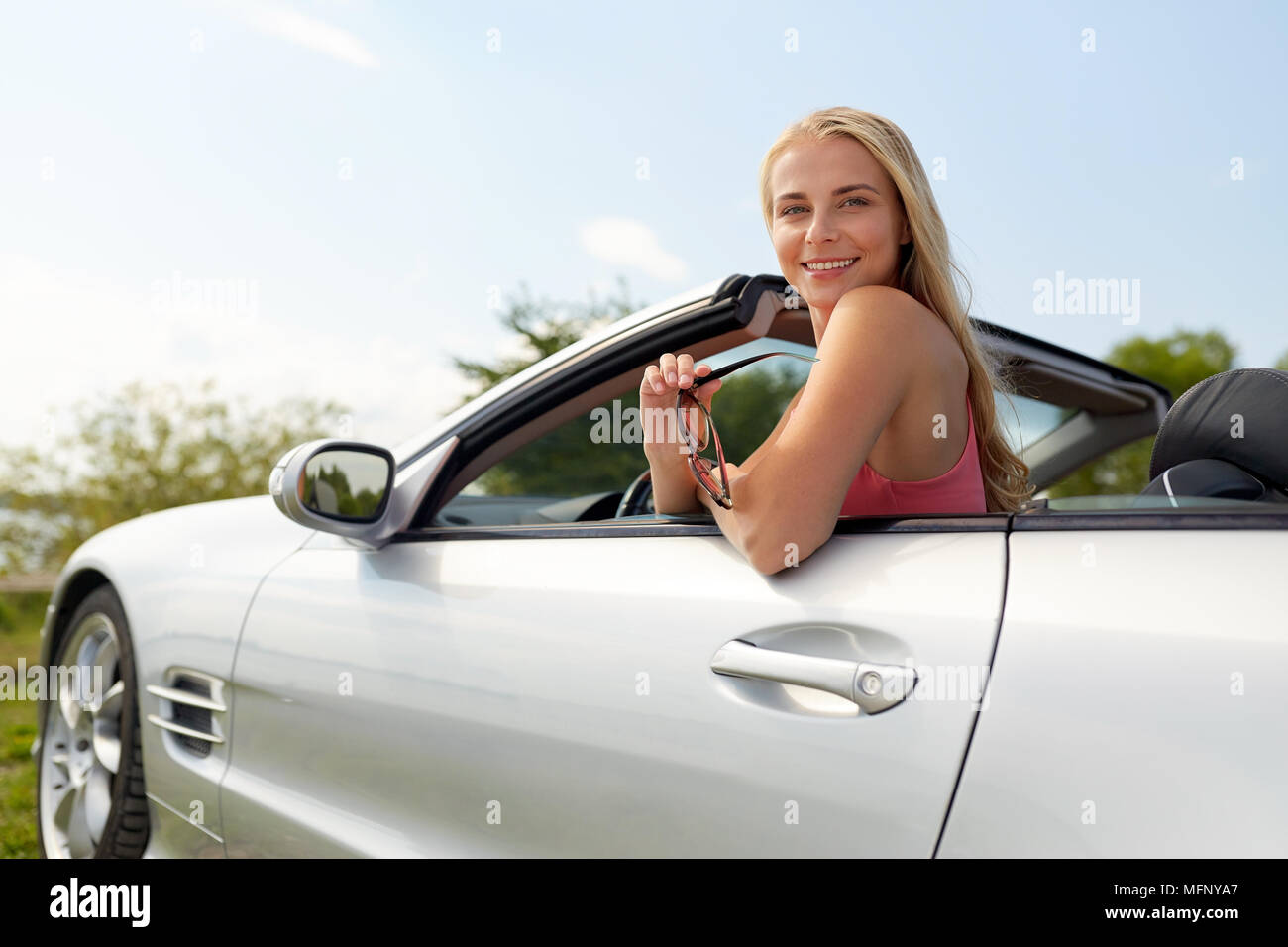 Woman drive car sunglasses hi-res stock photography and images - Alamy