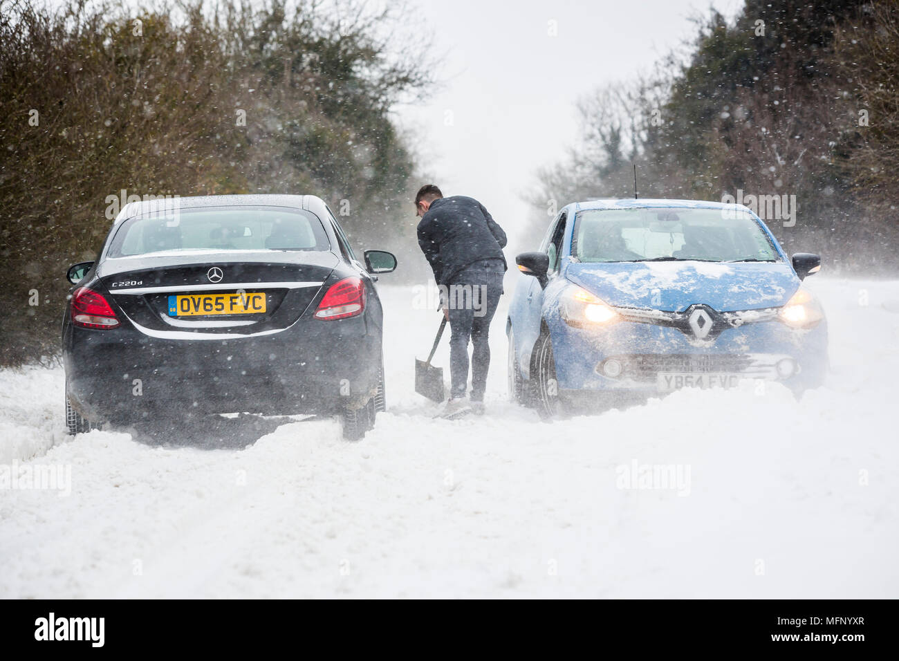 Using a spade hi-res stock photography and images - Alamy