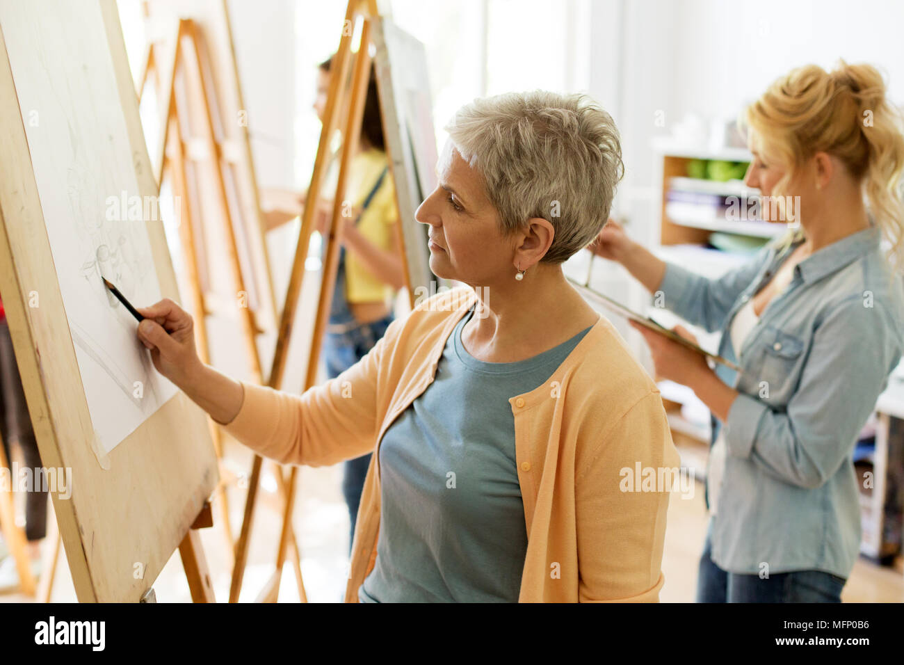 Senior person drawing hi-res stock photography and images - Alamy