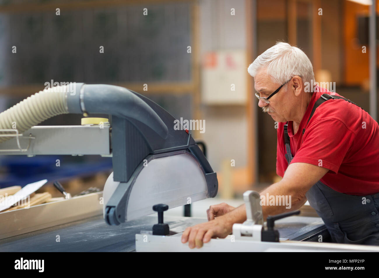 Panel saw hi-res stock photography and images - Alamy