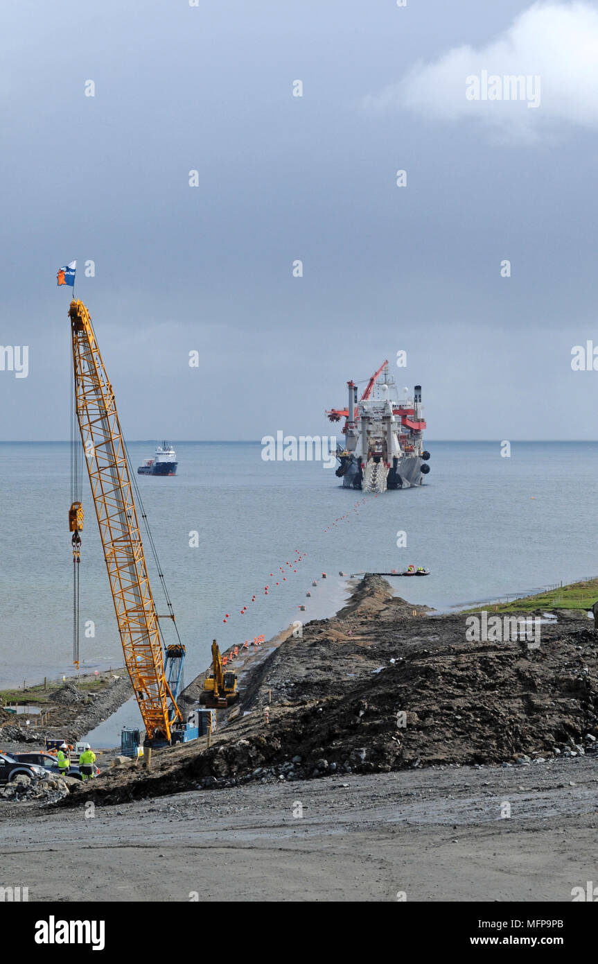 Pipe laying ship hi-res stock photography and images - Alamy