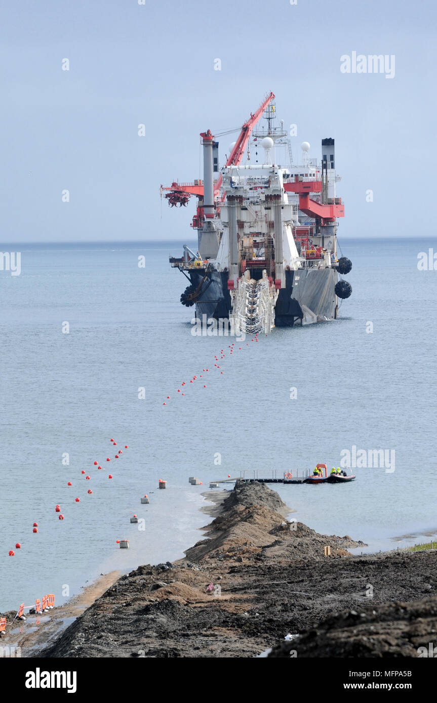 Pipe laying ship hi-res stock photography and images - Alamy