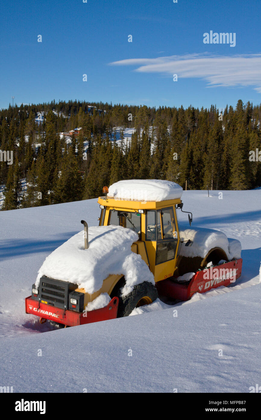 Construction vehicle stuck in snow hi-res stock photography and images ...
