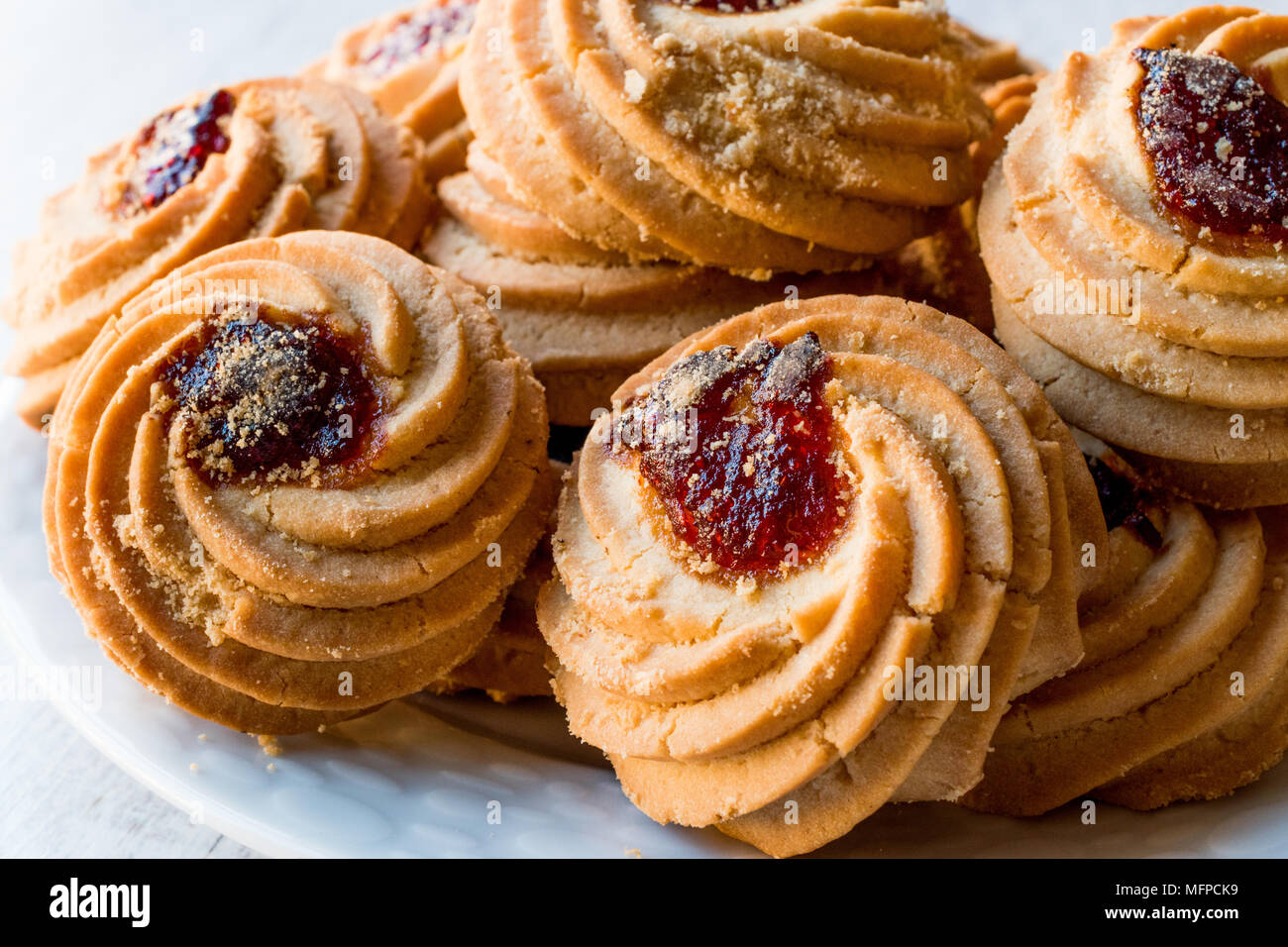 Jammie dodgers hi-res stock photography and images - Alamy