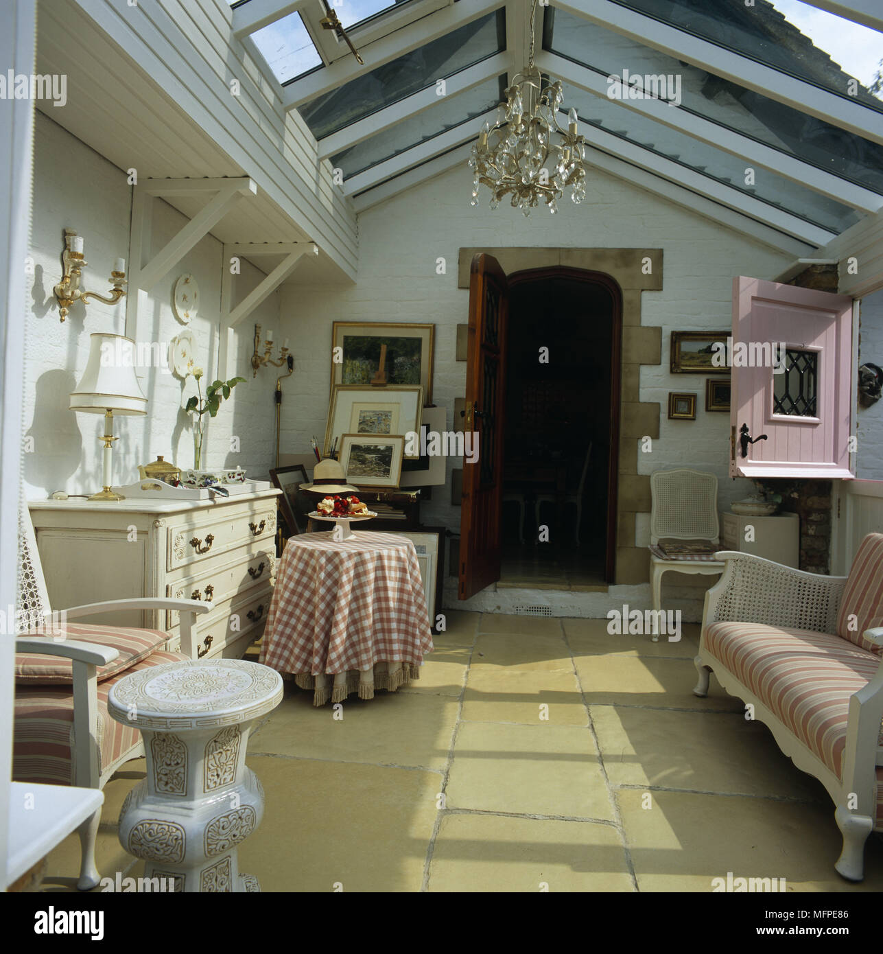 Traditional conservatory hi-res stock photography and images - Alamy