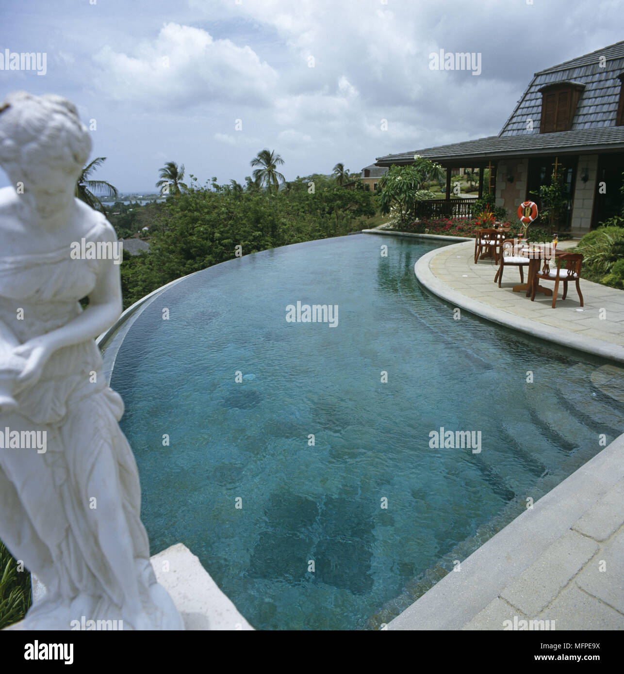 Statue swimming pool hi-res stock photography and images - Alamy