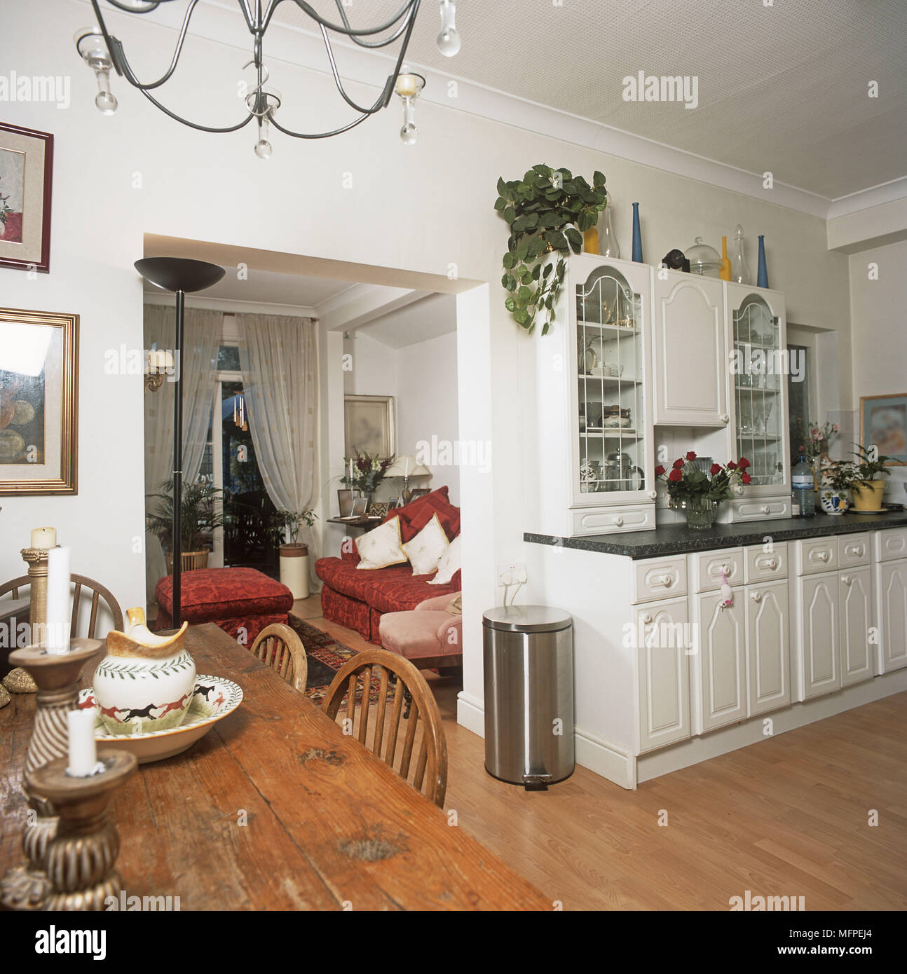Room overview hi-res stock photography and images - Alamy