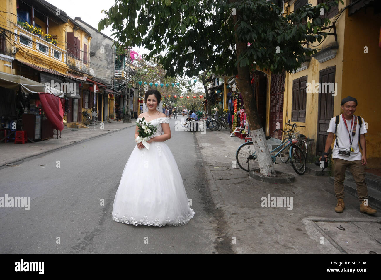 Vietnam wedding photographer hi-res stock photography and images - Alamy