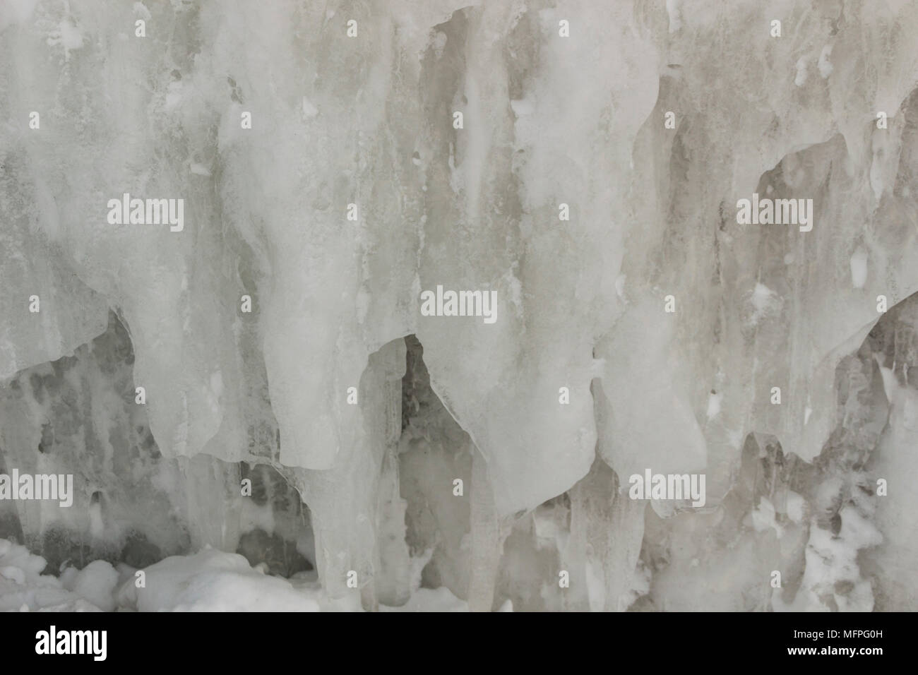 Pretty icicles hi-res stock photography and images - Alamy