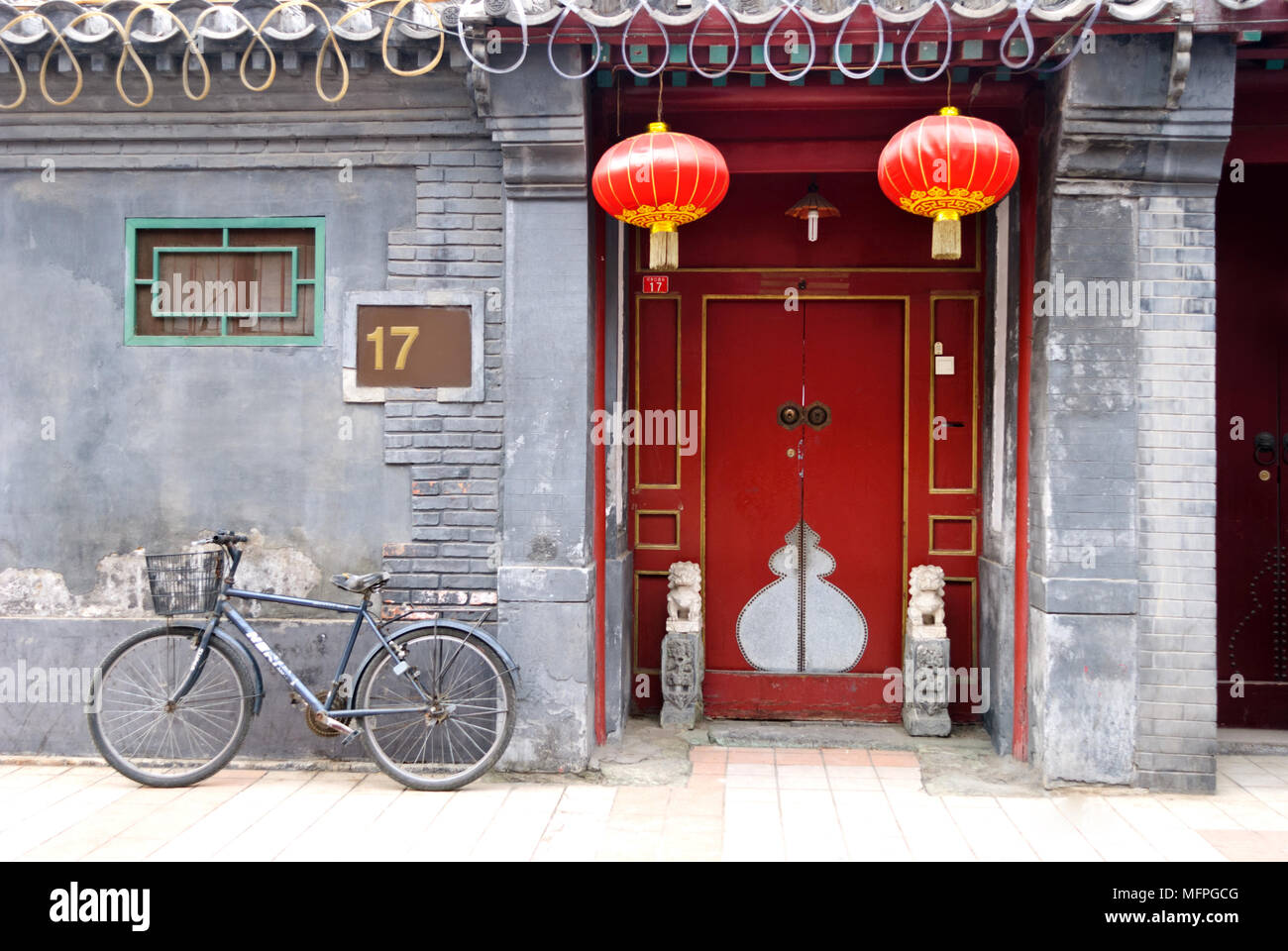 Red lantern house beijing hi-res stock photography and images - Alamy