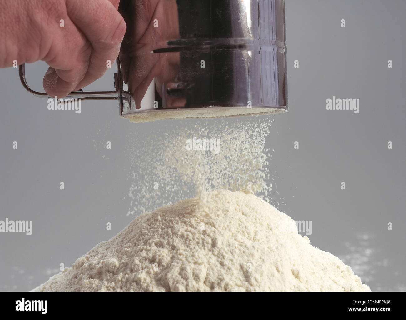 Sieved flour hi-res stock photography and images - Alamy