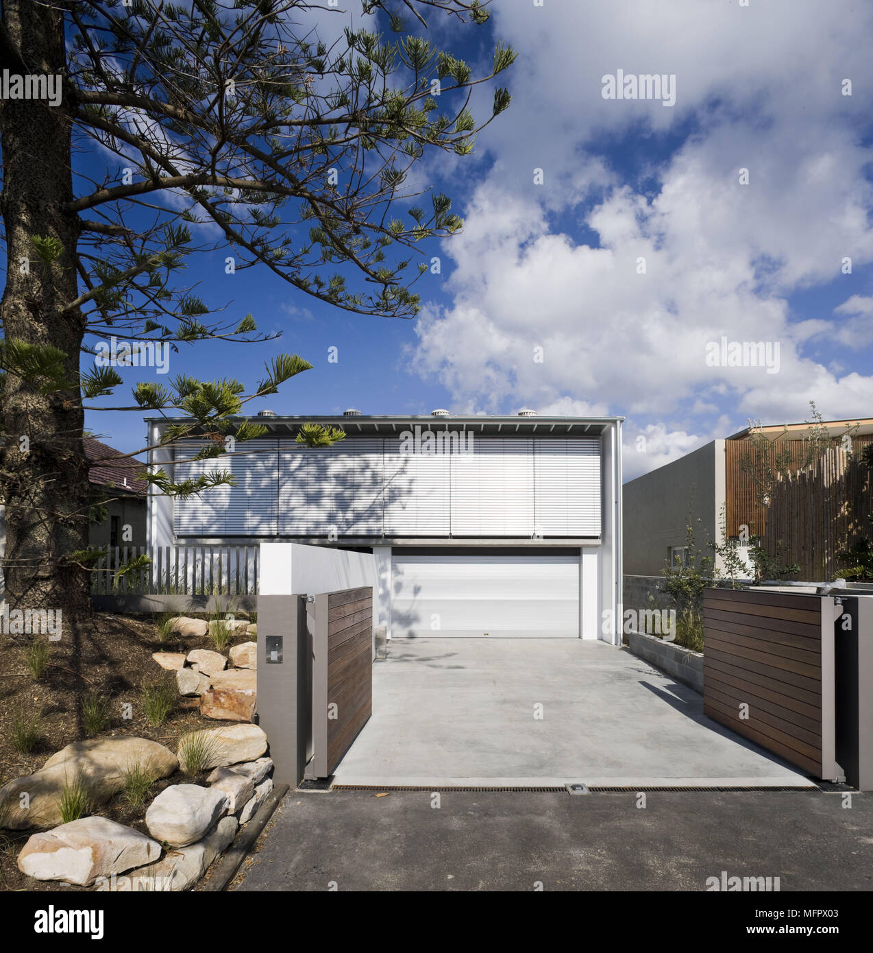 Exterior of modern house with driveway Stock Photo - Alamy