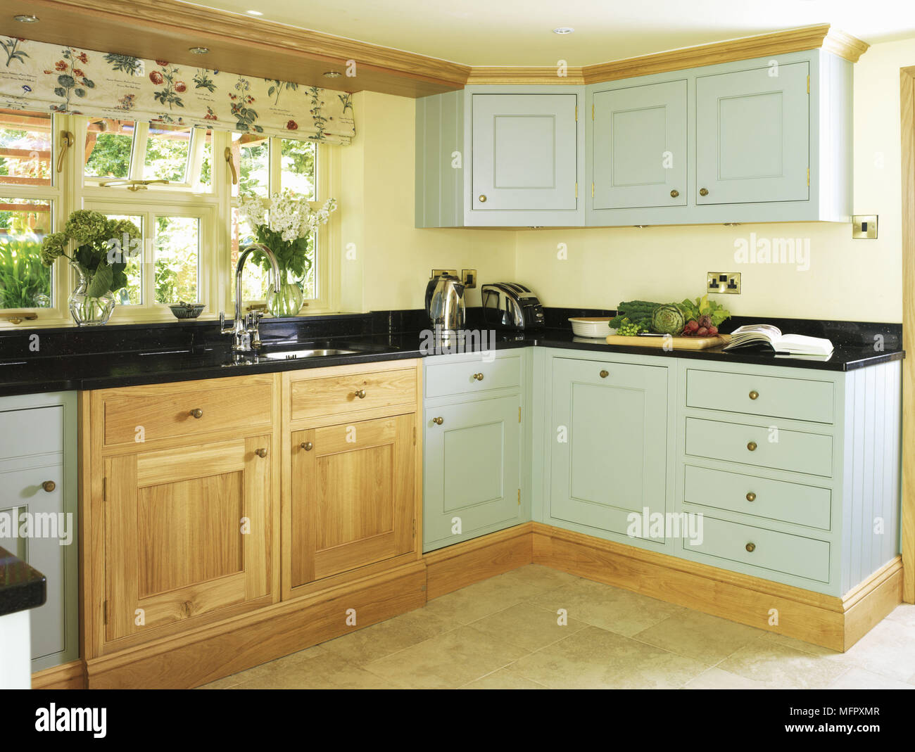 Country kitchen wood units hi-res stock photography and images - Alamy
