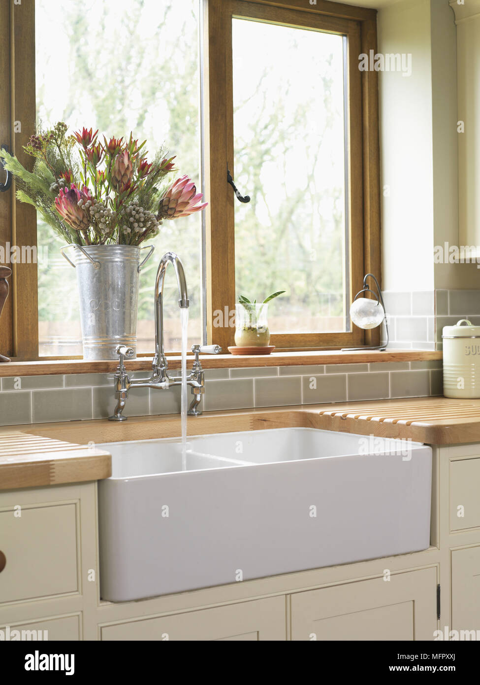 Butler sink hi-res stock photography and images - Alamy