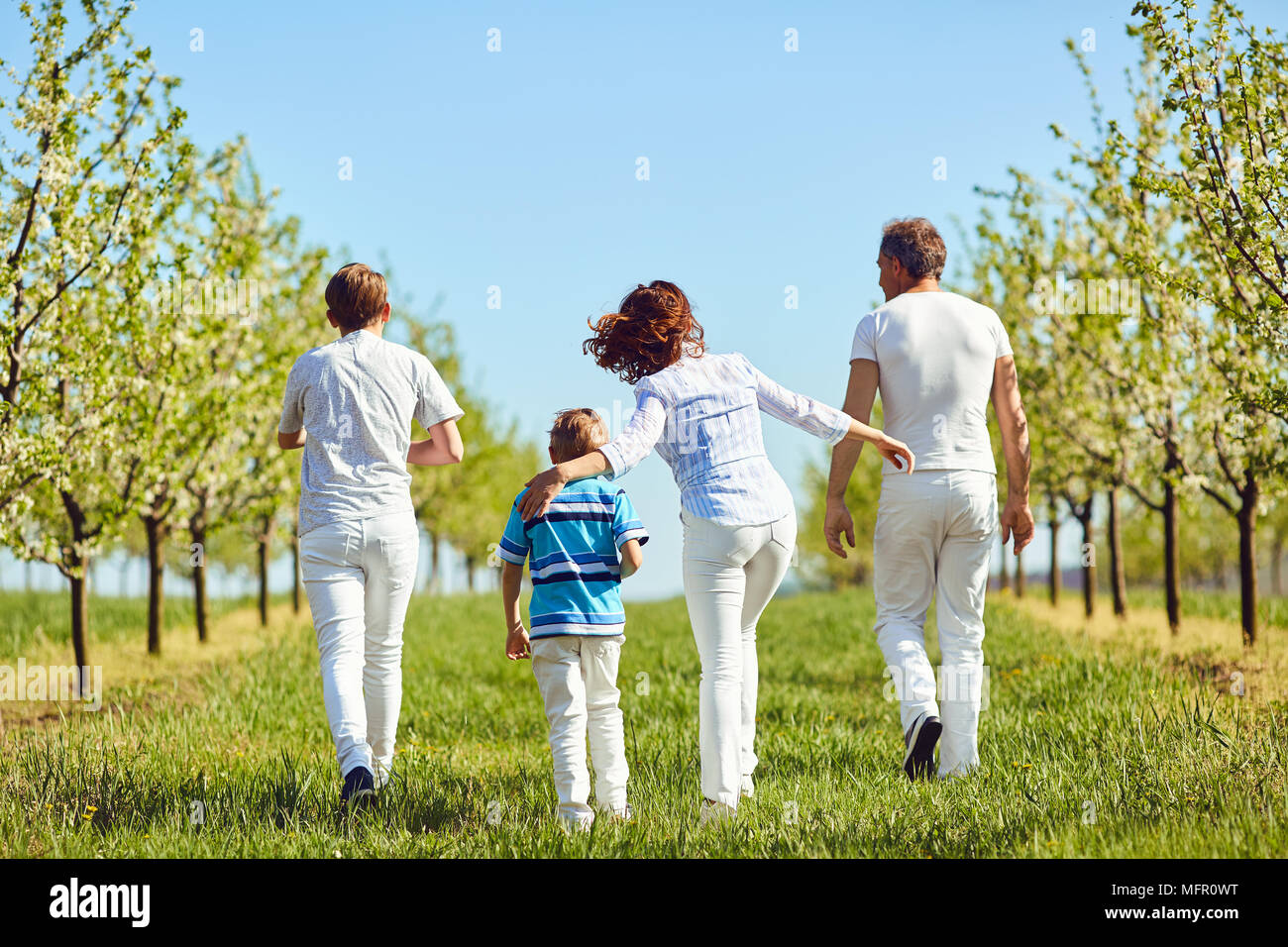 Mum child back view hi-res stock photography and images - Alamy
