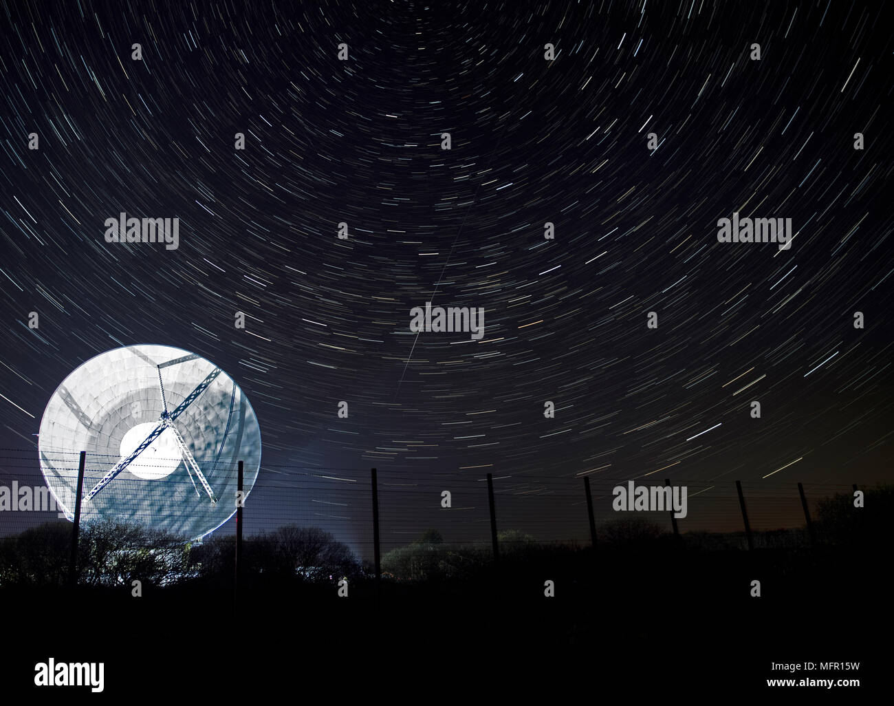 Satellite earth station hi-res stock photography and images - Alamy