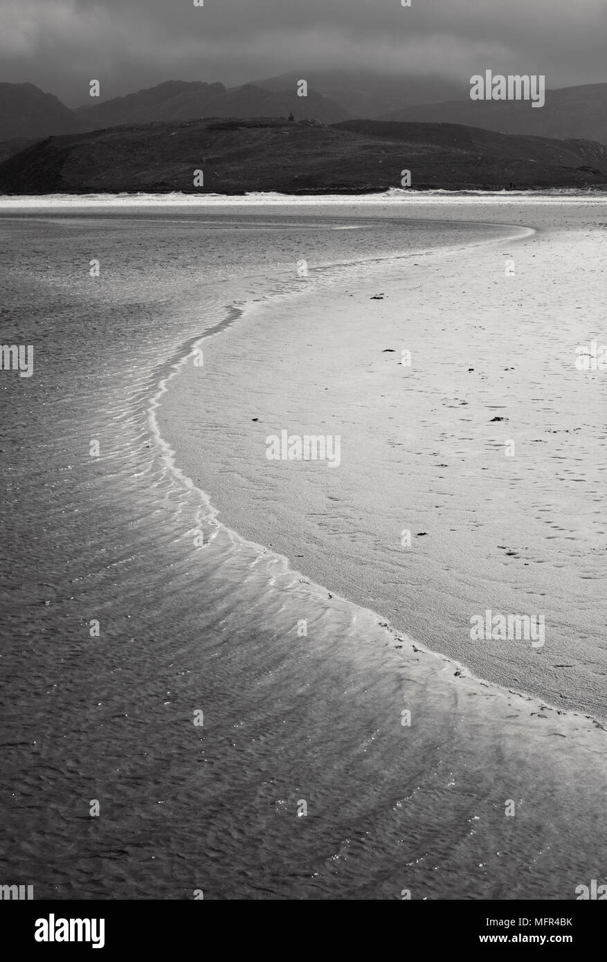 Sweeping curved black and white shapes hi-res stock photography and ...