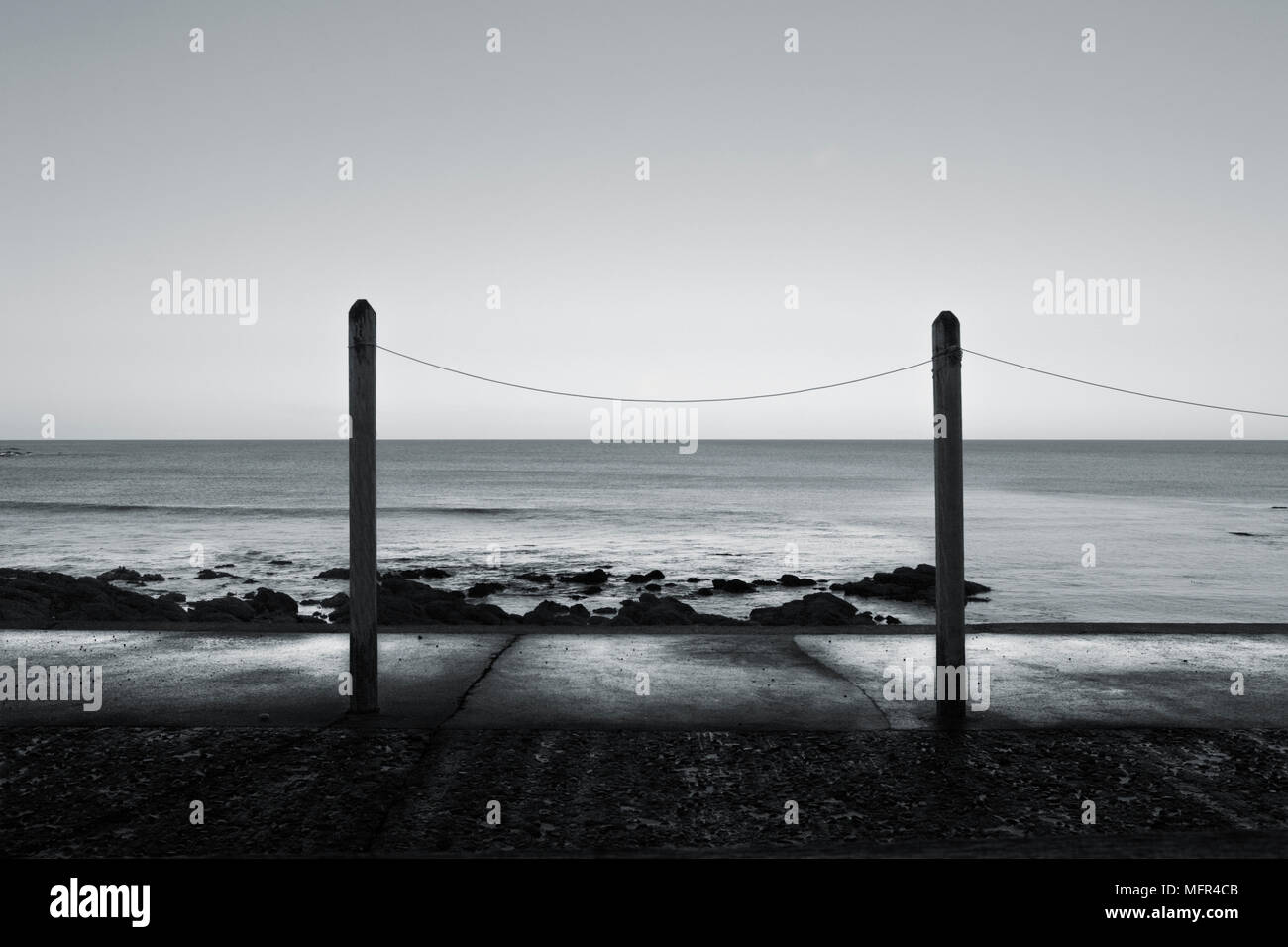 Empty washing line hi-res stock photography and images - Alamy