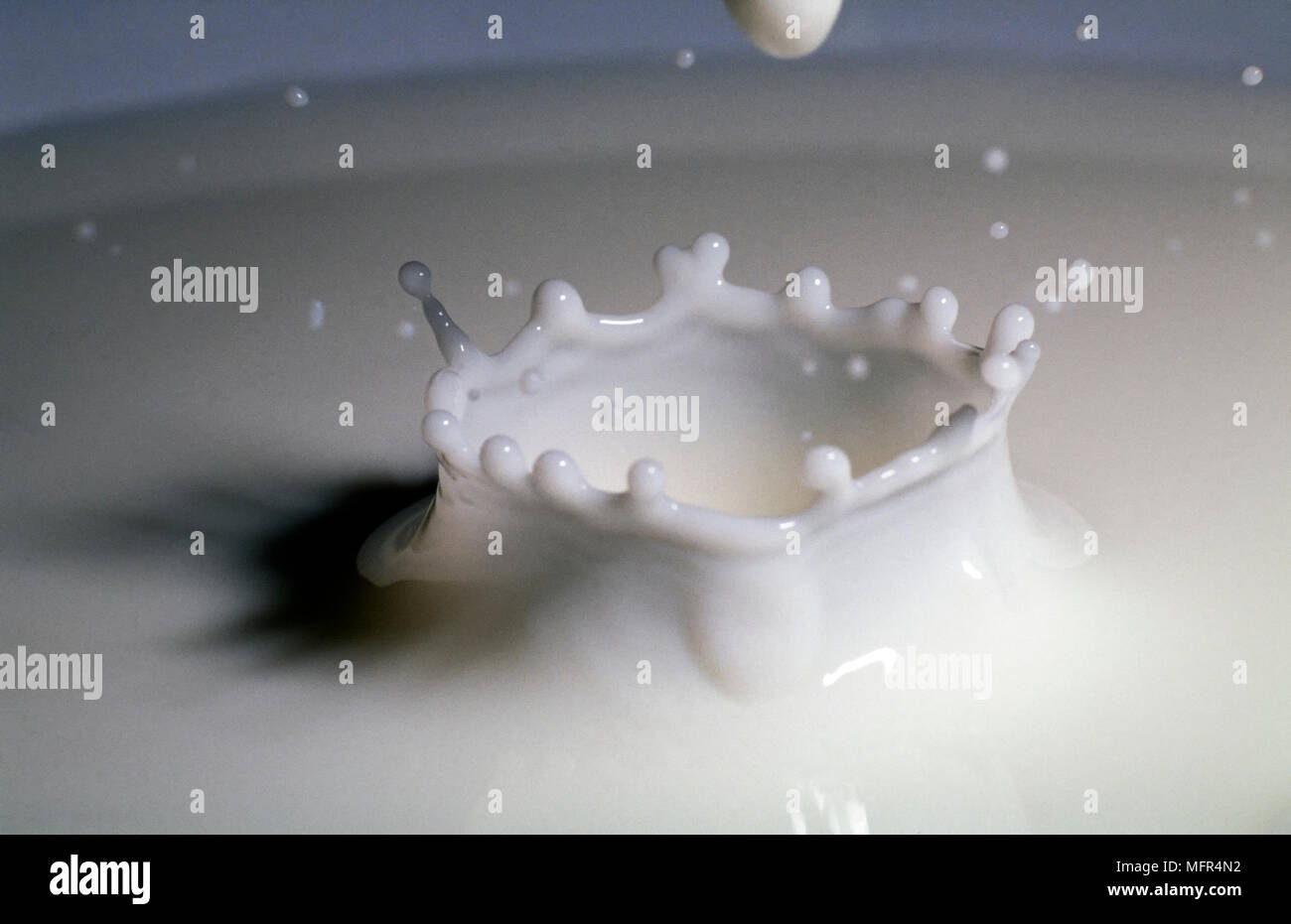 Flash stop drops hi-res stock photography and images - Alamy