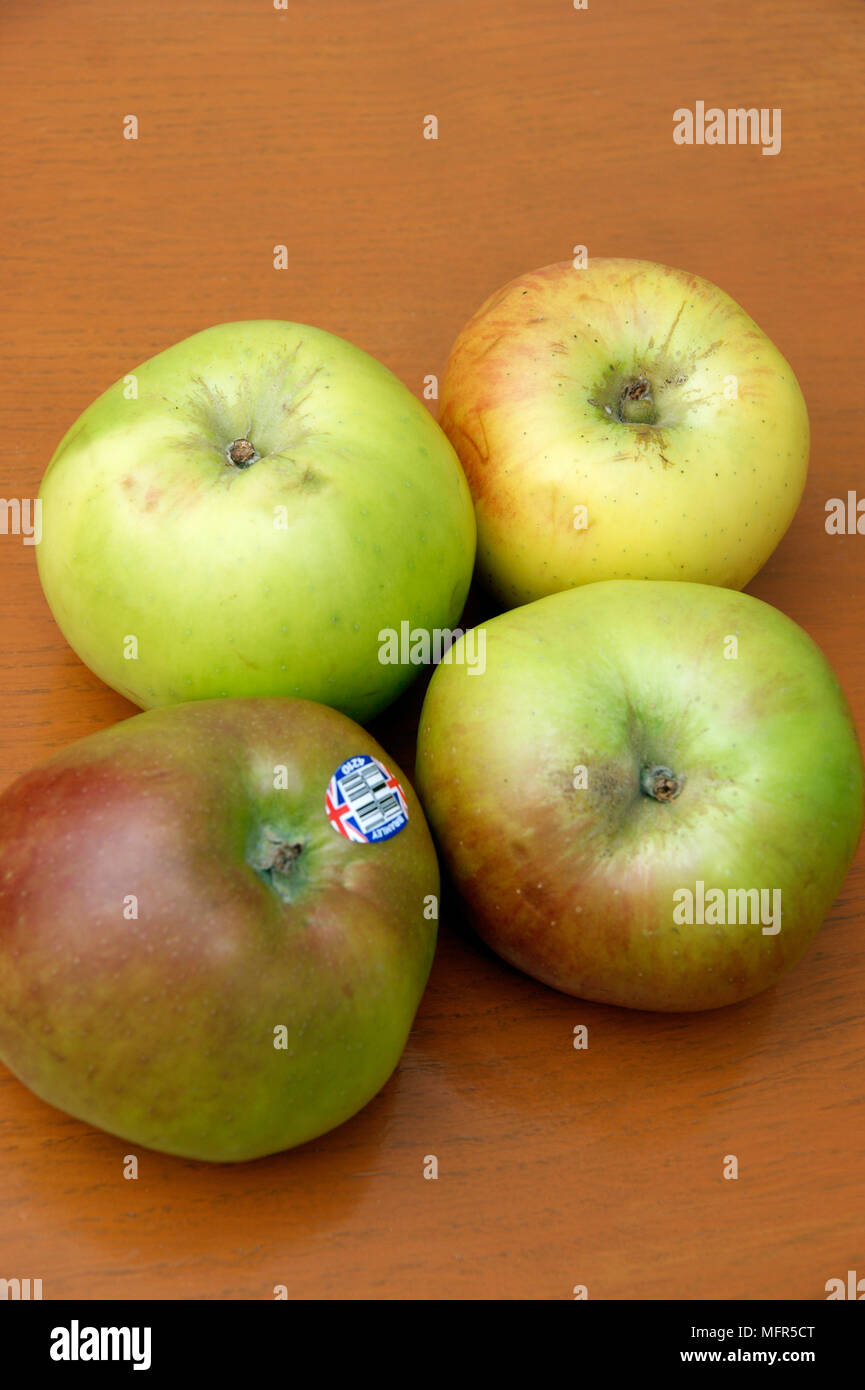 Bramley apples fruit2 hi-res stock photography and images - Alamy