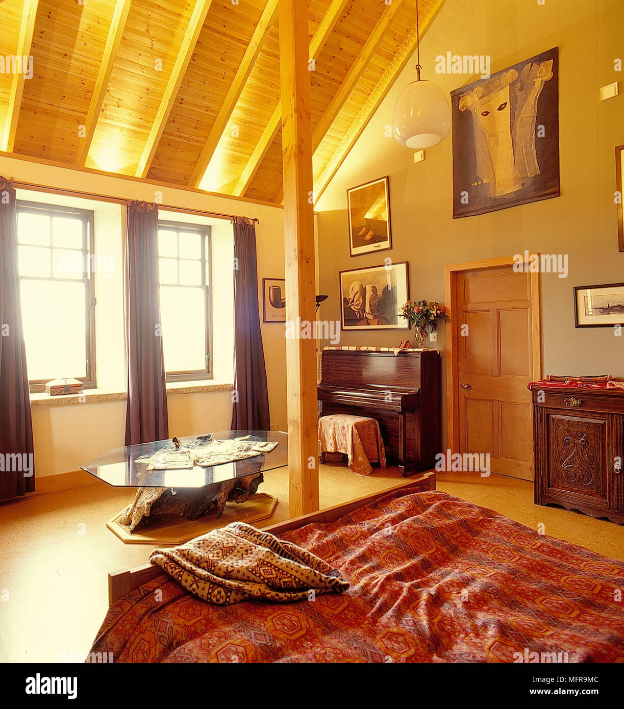 Hidden ceiling lighting hi-res stock photography and images - Alamy