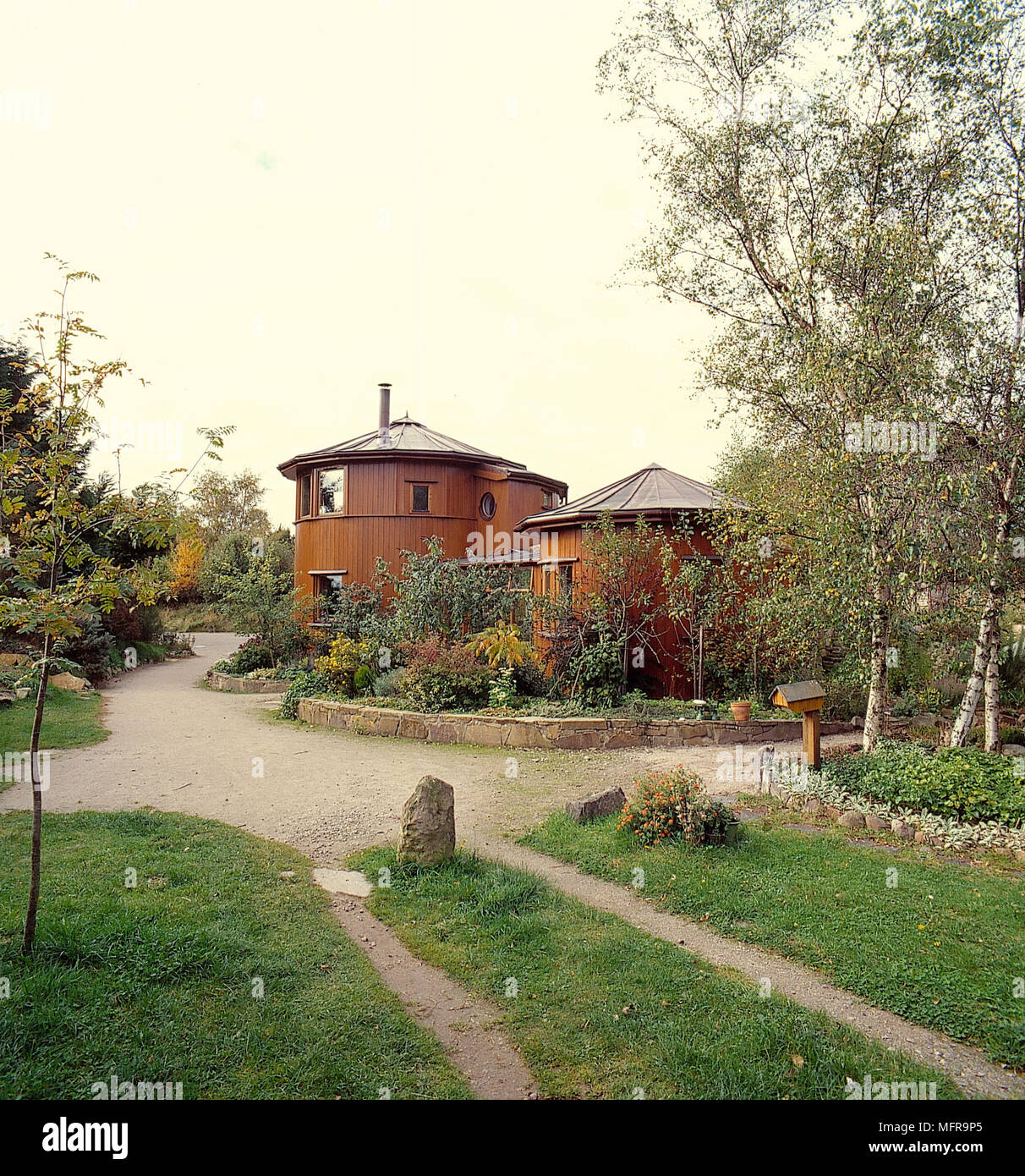 Round buildings hi-res stock photography and images - Alamy