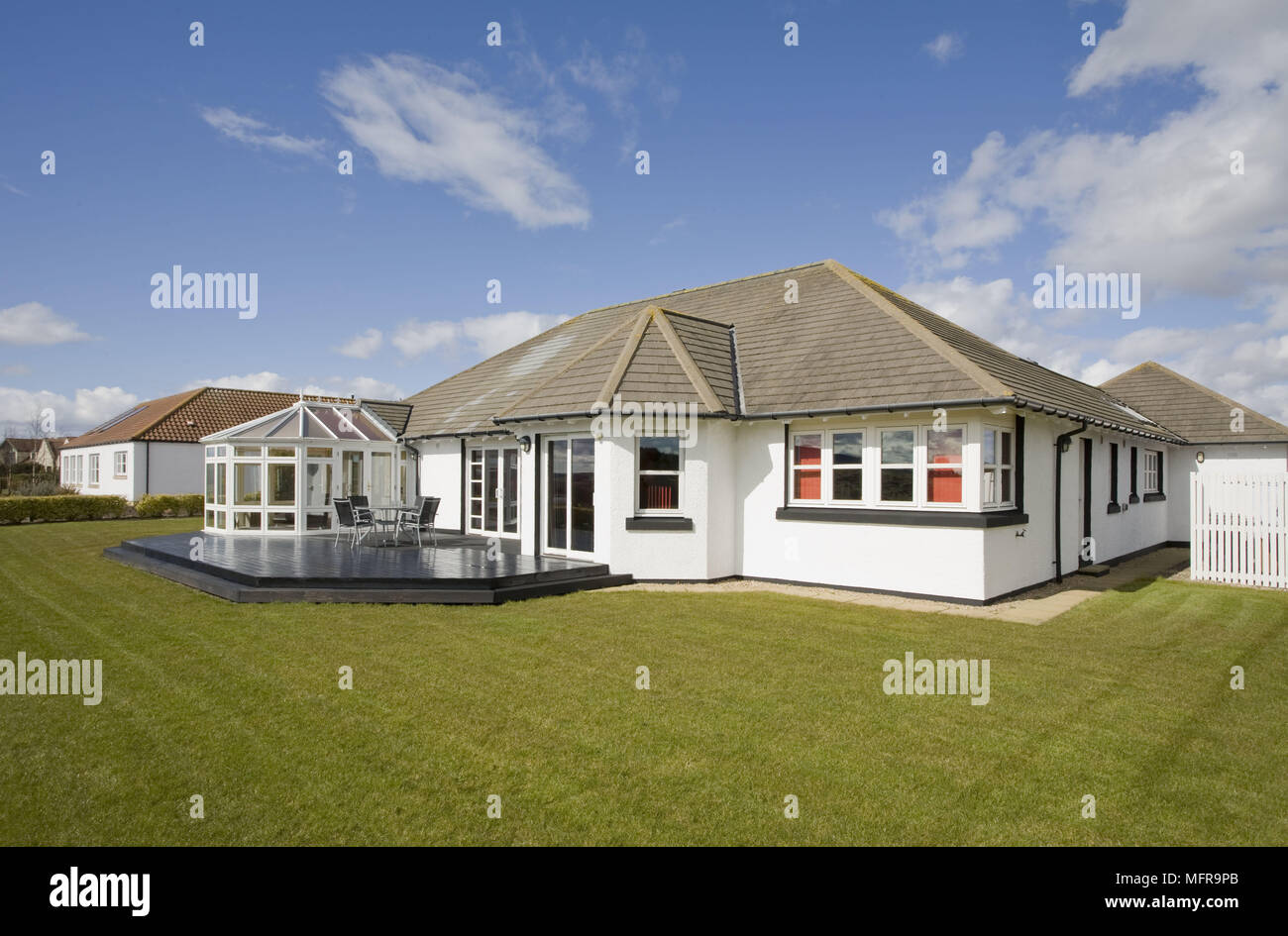Single storey house hi-res stock photography and images - Alamy