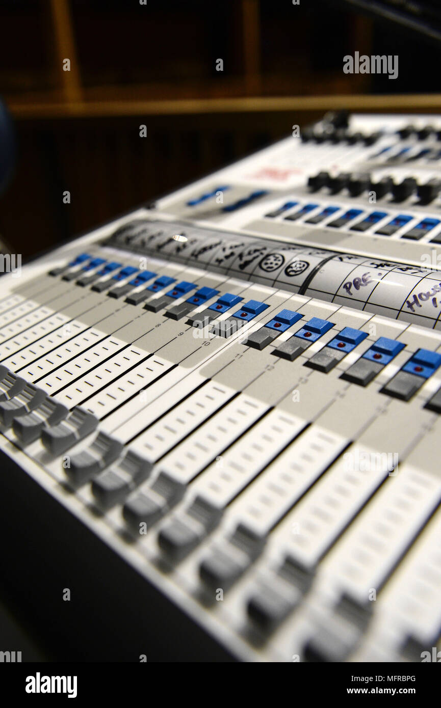 Mixing desks hi-res stock photography and images - Alamy