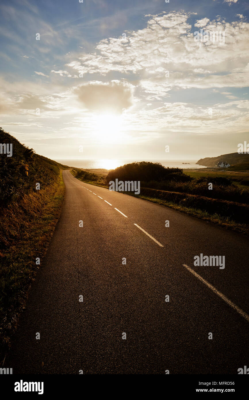 Sunny road hi-res stock photography and images - Alamy