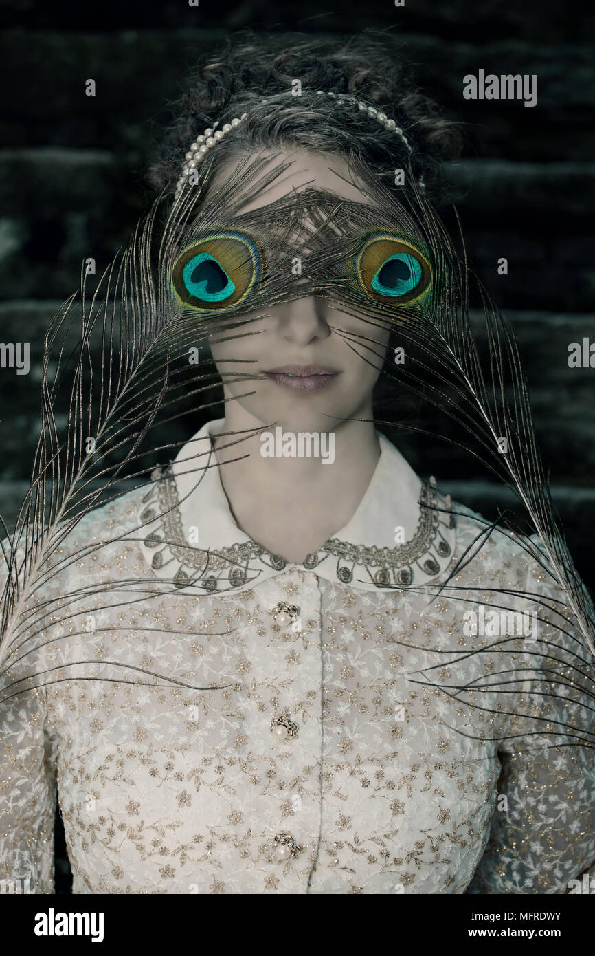 Woman in tudor dress hi-res stock photography and images - Alamy