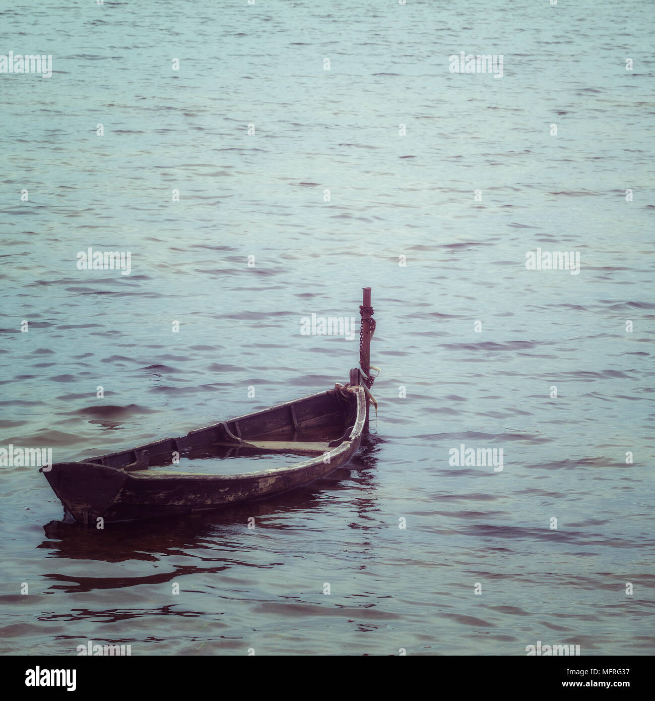 Broken old rowing boat coast hi-res stock photography and images - Alamy