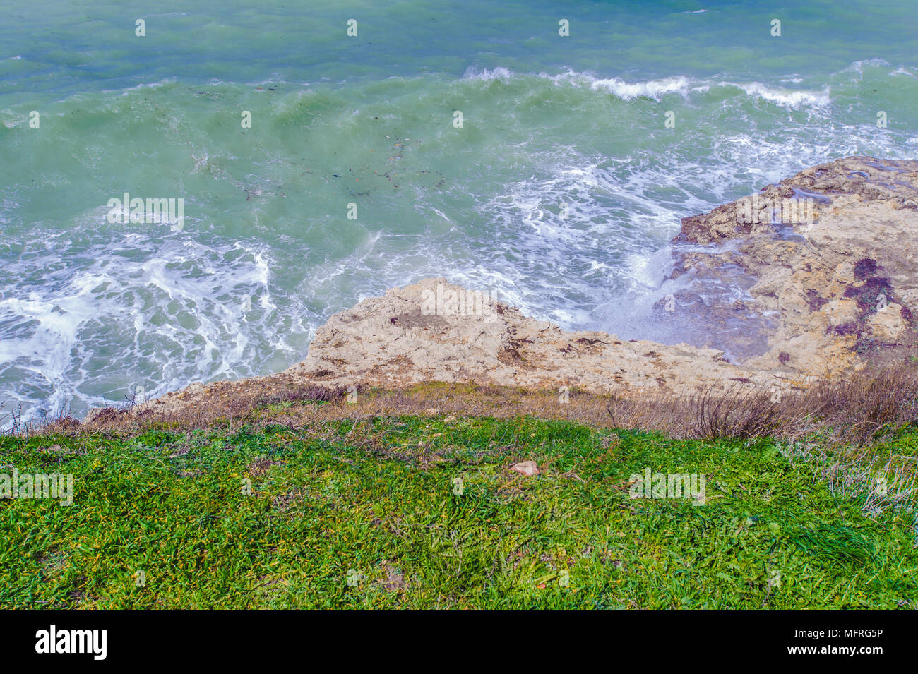 Wave crashes against the rock Stock Photo - Alamy