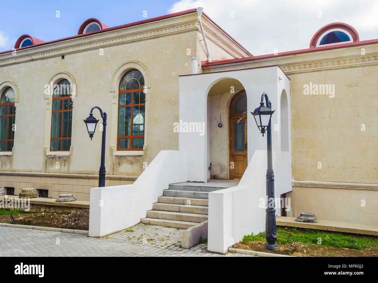Two lamp posts hi-res stock photography and images - Alamy