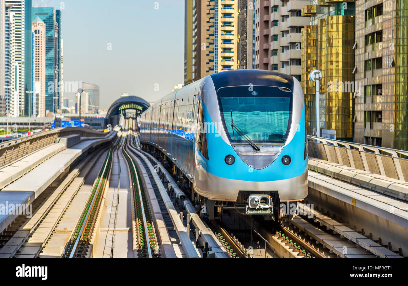 Dubai Metro Construction Stock Photos & Dubai Metro Construction Stock ...
