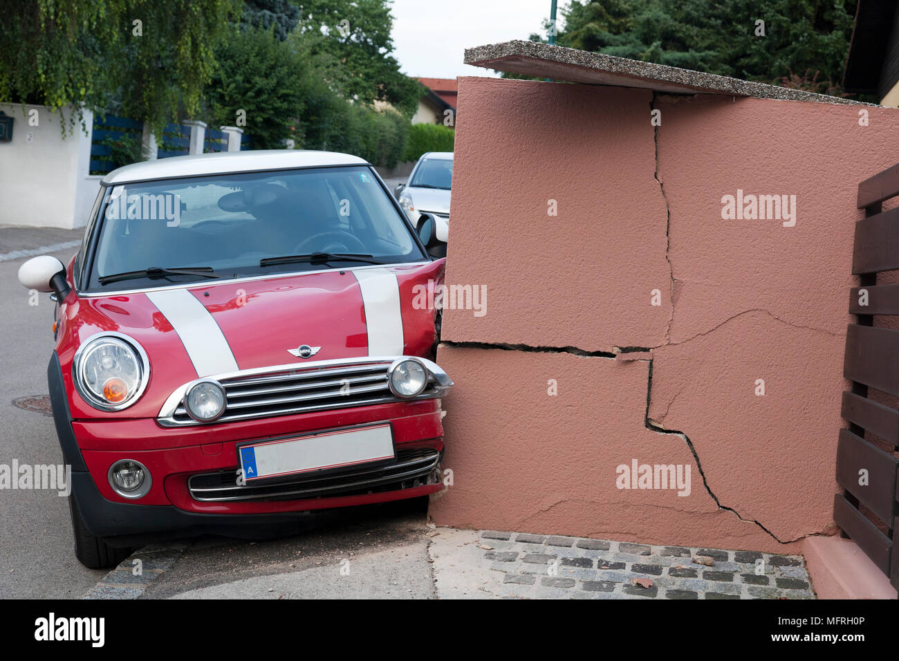Car hitting wall hi-res stock photography and images - Alamy