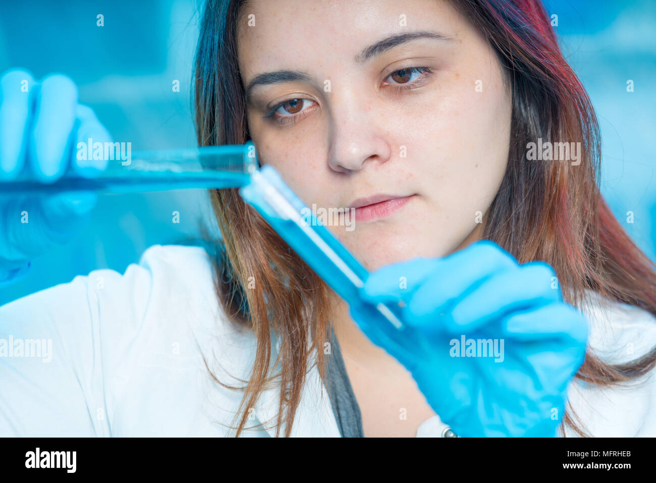 female technician in medical laboratory, hospital Petri dish test Stock ...