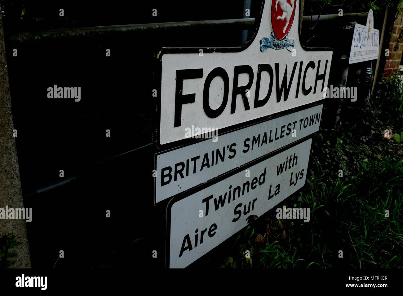 Twinned with and sign hi-res stock photography and images - Alamy