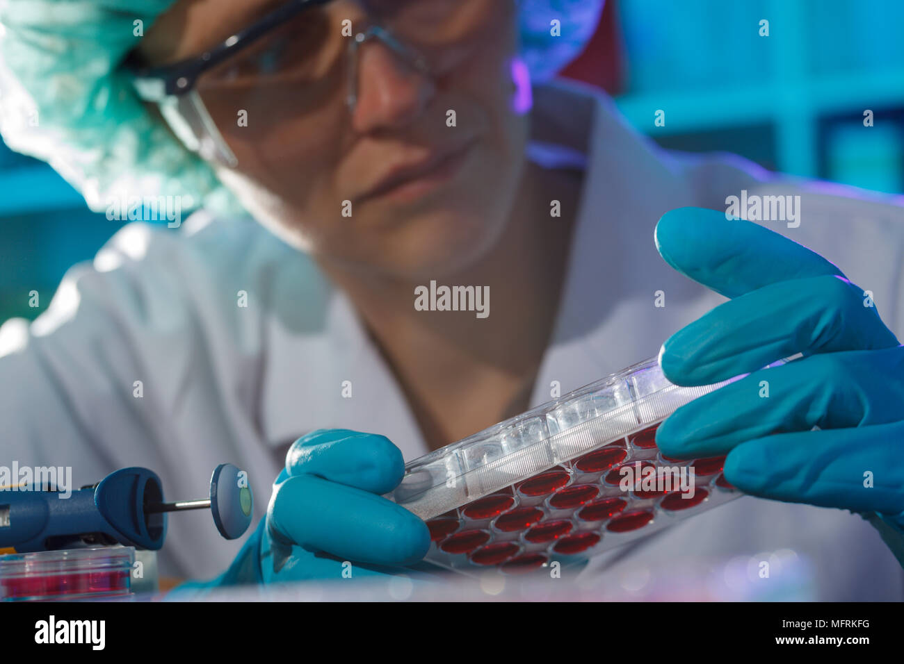 Cloning genetics hi-res stock photography and images - Alamy