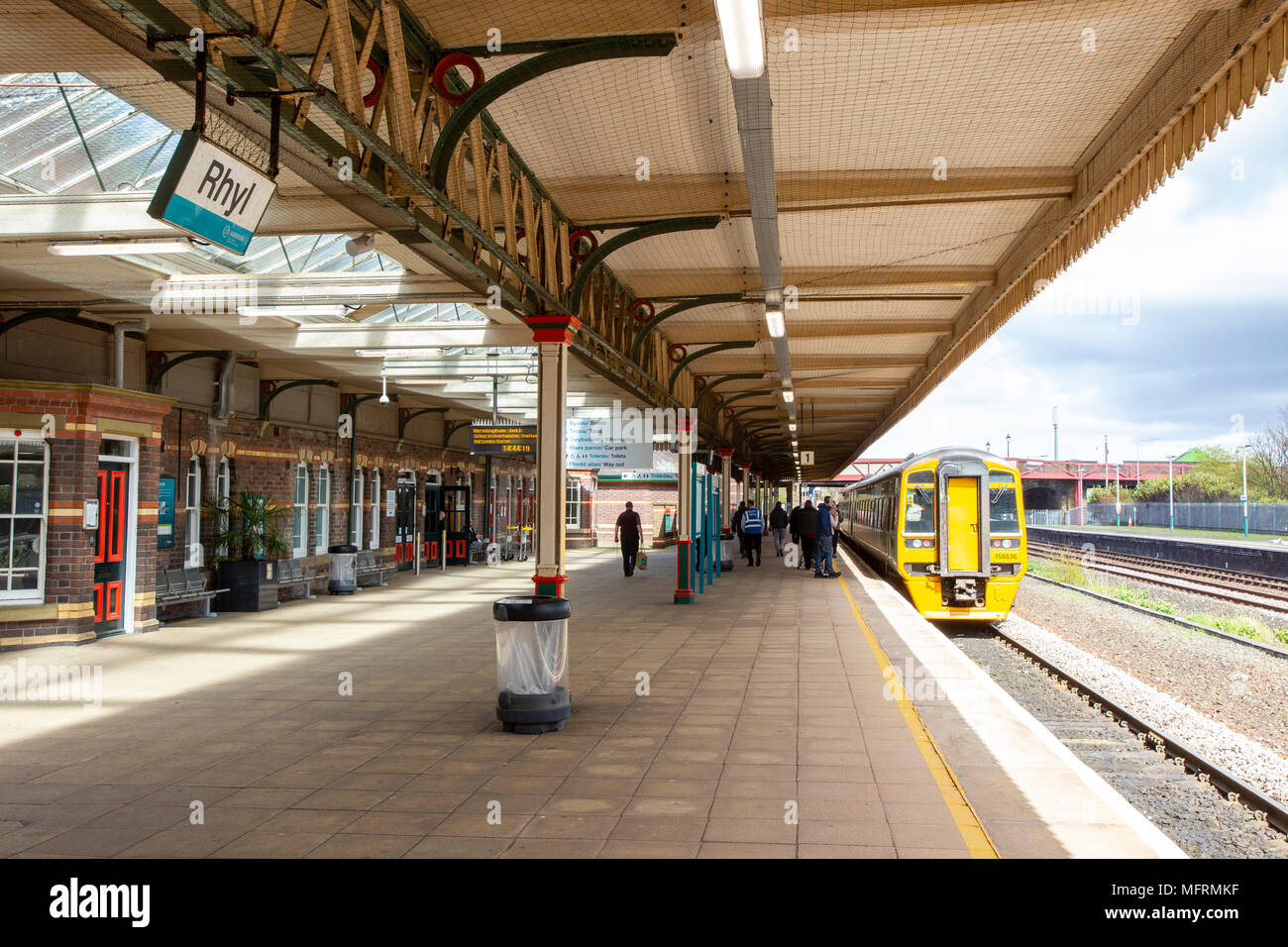 Rhyl train station hi-res stock photography and images - Alamy