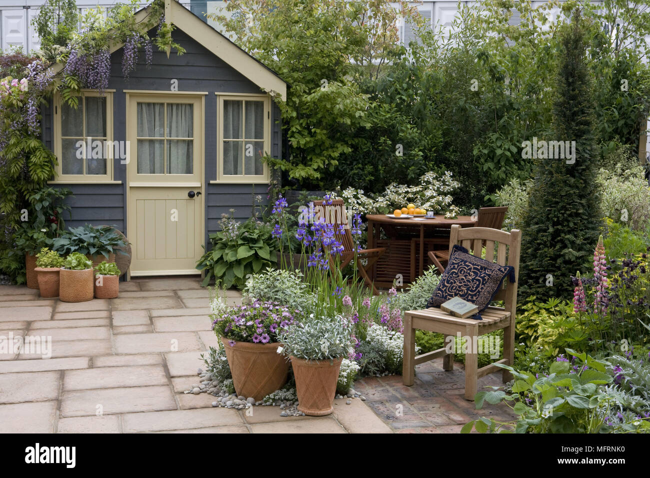Chelsea Flower Show Table High Resolution Stock Photography and Images ...