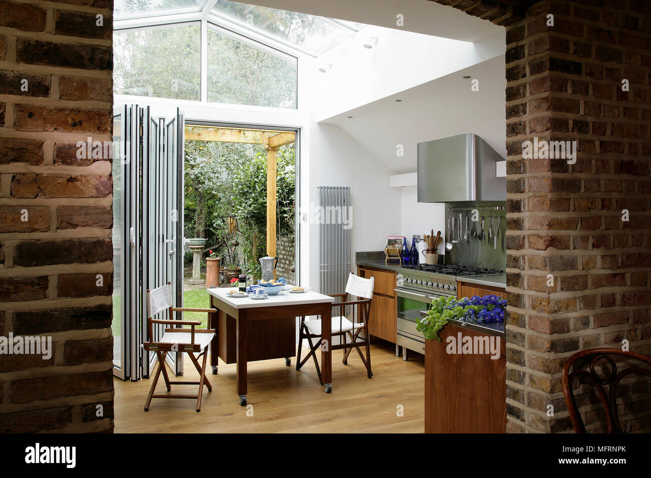 Concertina fan hi-res stock photography and images - Alamy