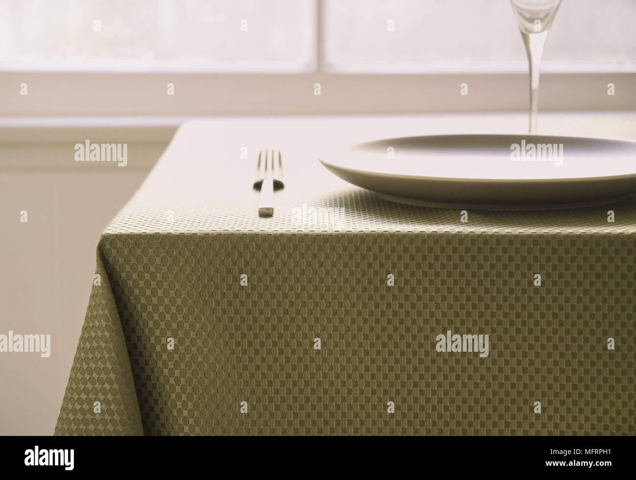 Plate table cloth hi-res stock photography and images - Alamy
