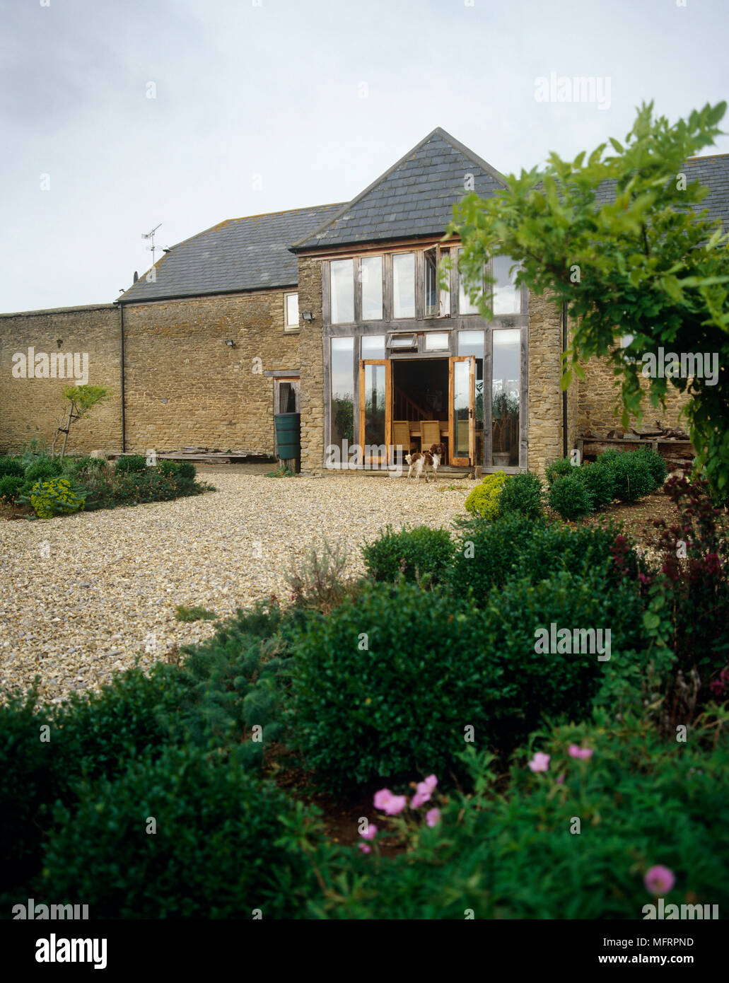 Barn conversion exterior hi-res stock photography and images - Alamy