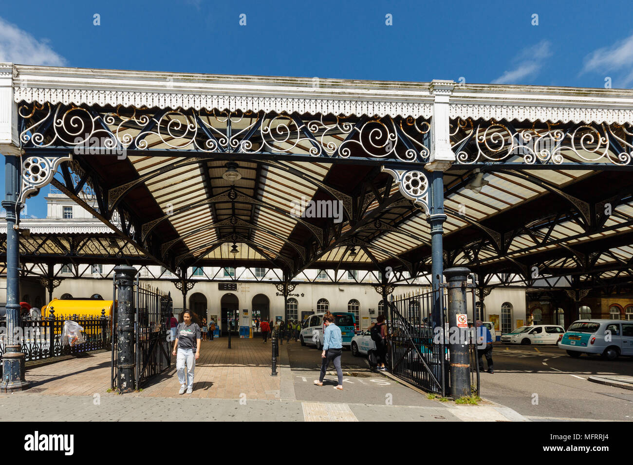 Entrance in to the Brighton train station, United Kingdom Stock Photo ...